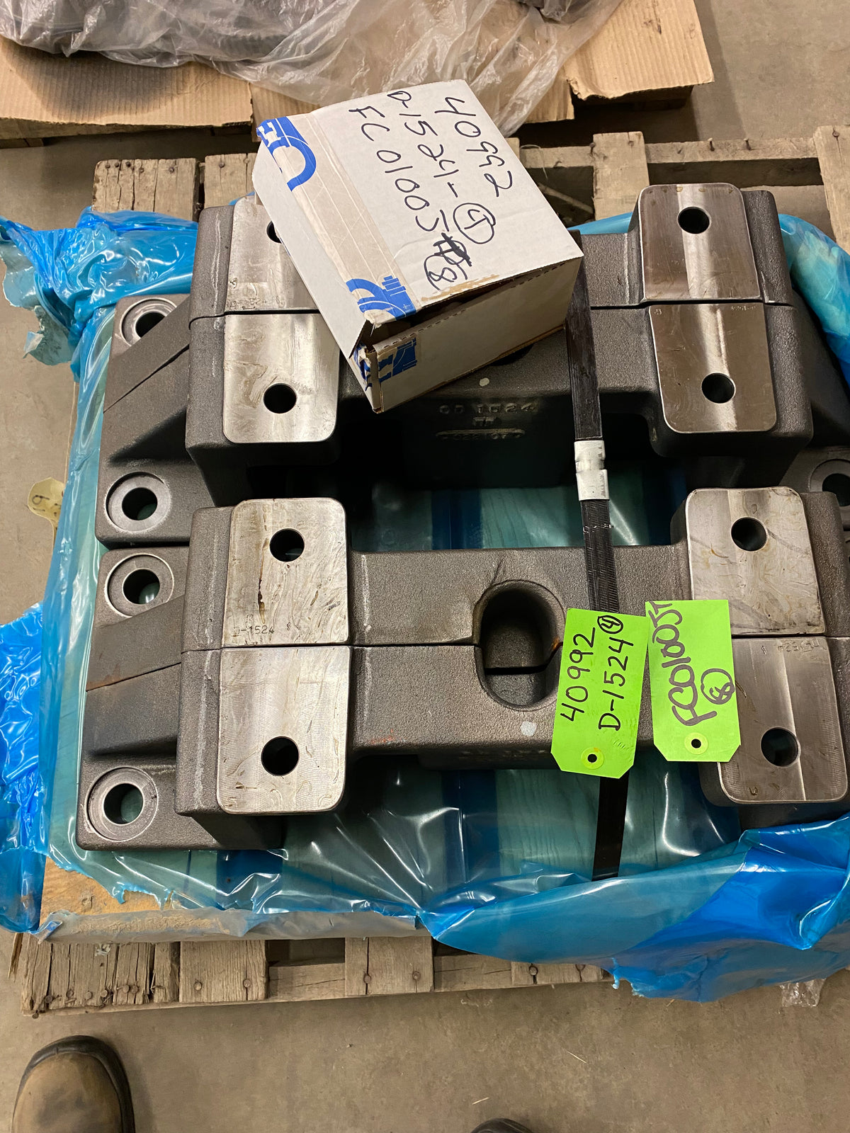 Ariel D- 1524 JGH/E Cylinder Supports — Collicutt Equipment